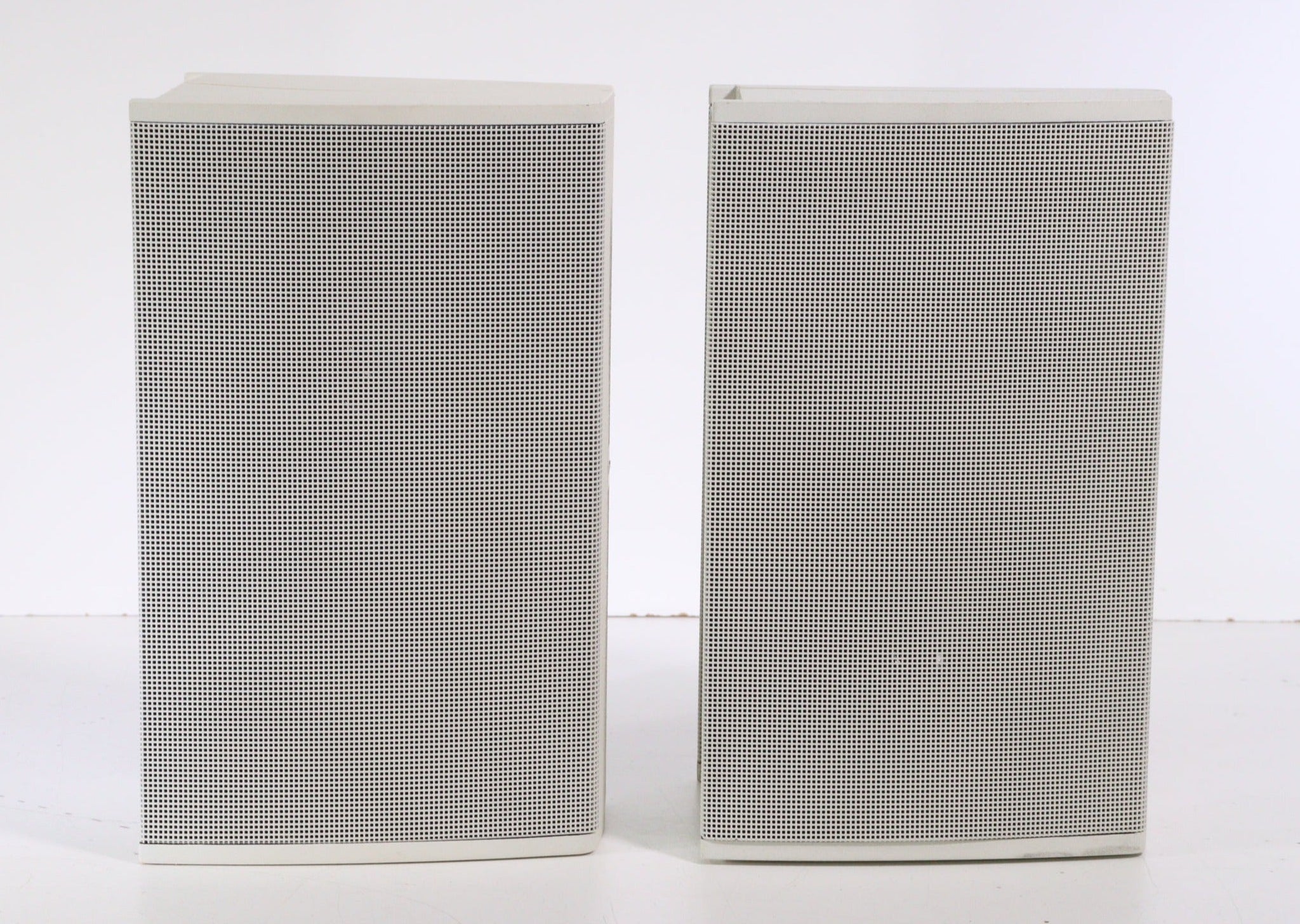 Boston Acoustics VRS Diffuse-Field Surround Speaker System Pair White