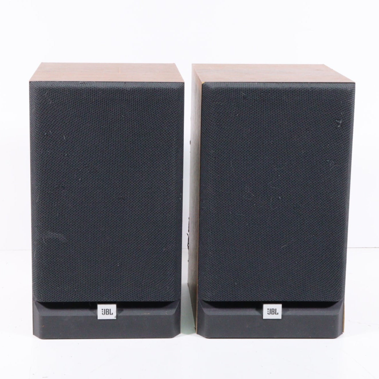 JBL P10 2-Way Bookshelf Speaker Pair (ONE SPEAKER HAS ISSUES)