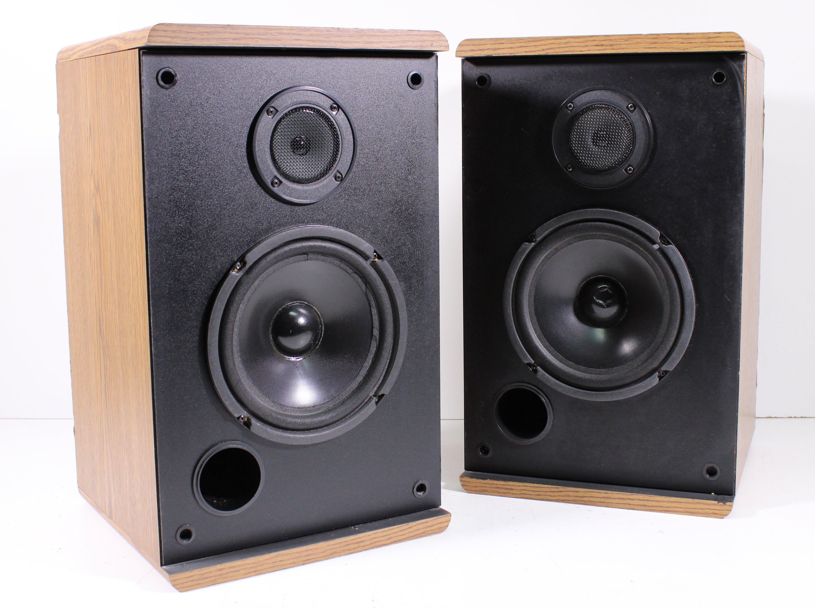KLH Model 802 Bookshelf Speaker Pair — SpenCertified