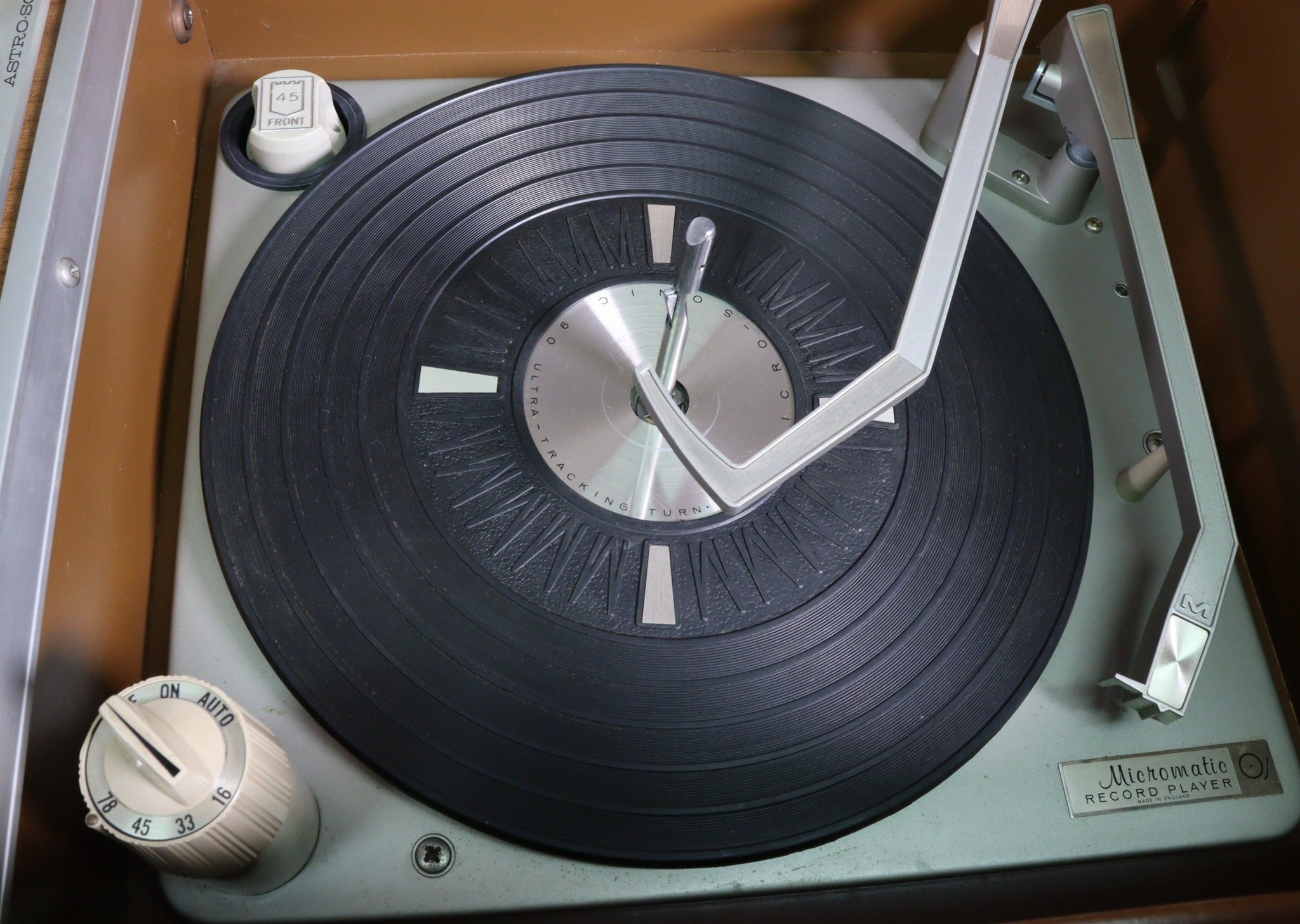 Magnavox Micromatic Stereo Console Record Player with FM/AM Radio, Aux