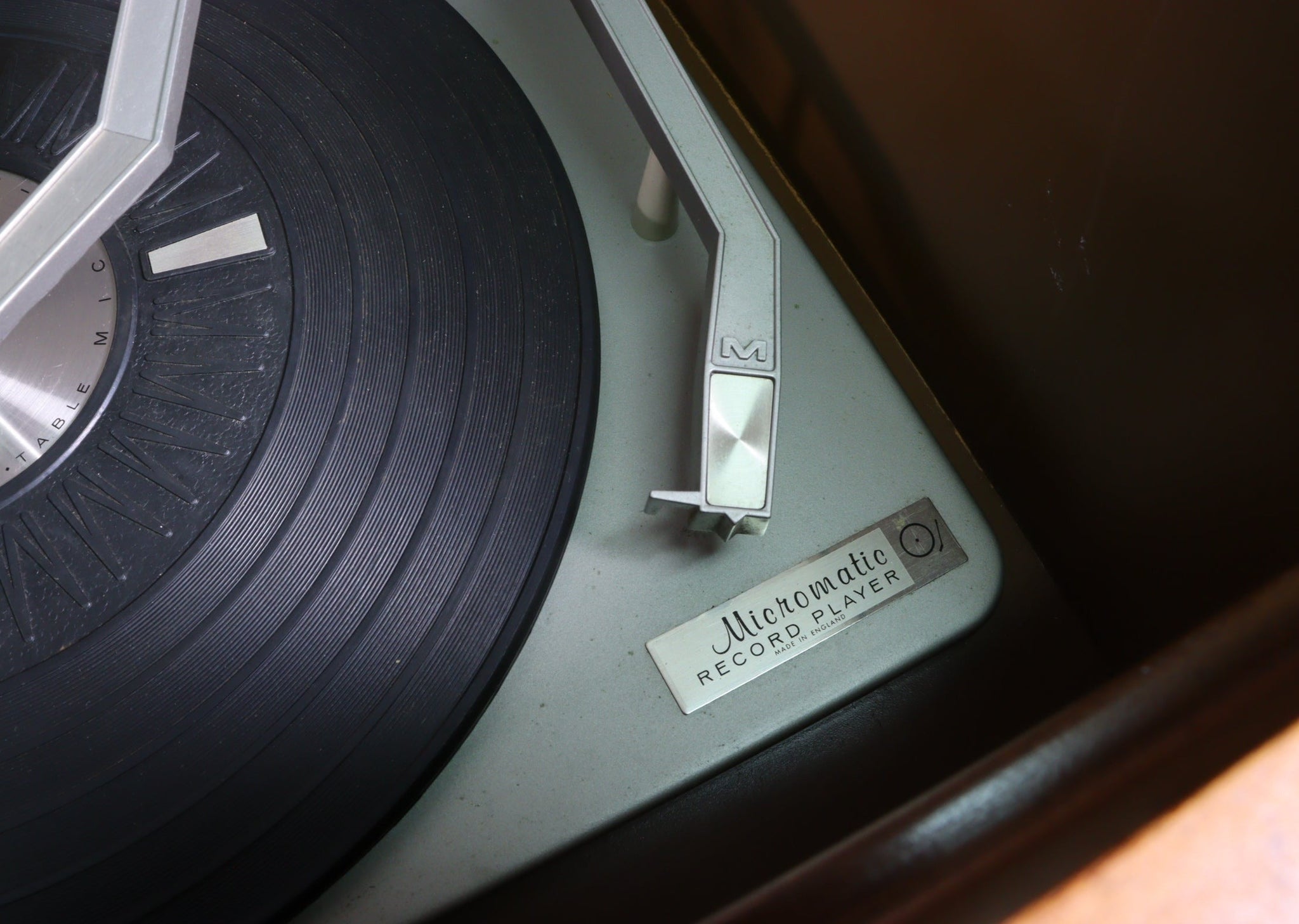 Magnavox Micromatic Stereo Console Record Player with FM/AM Radio, Aux