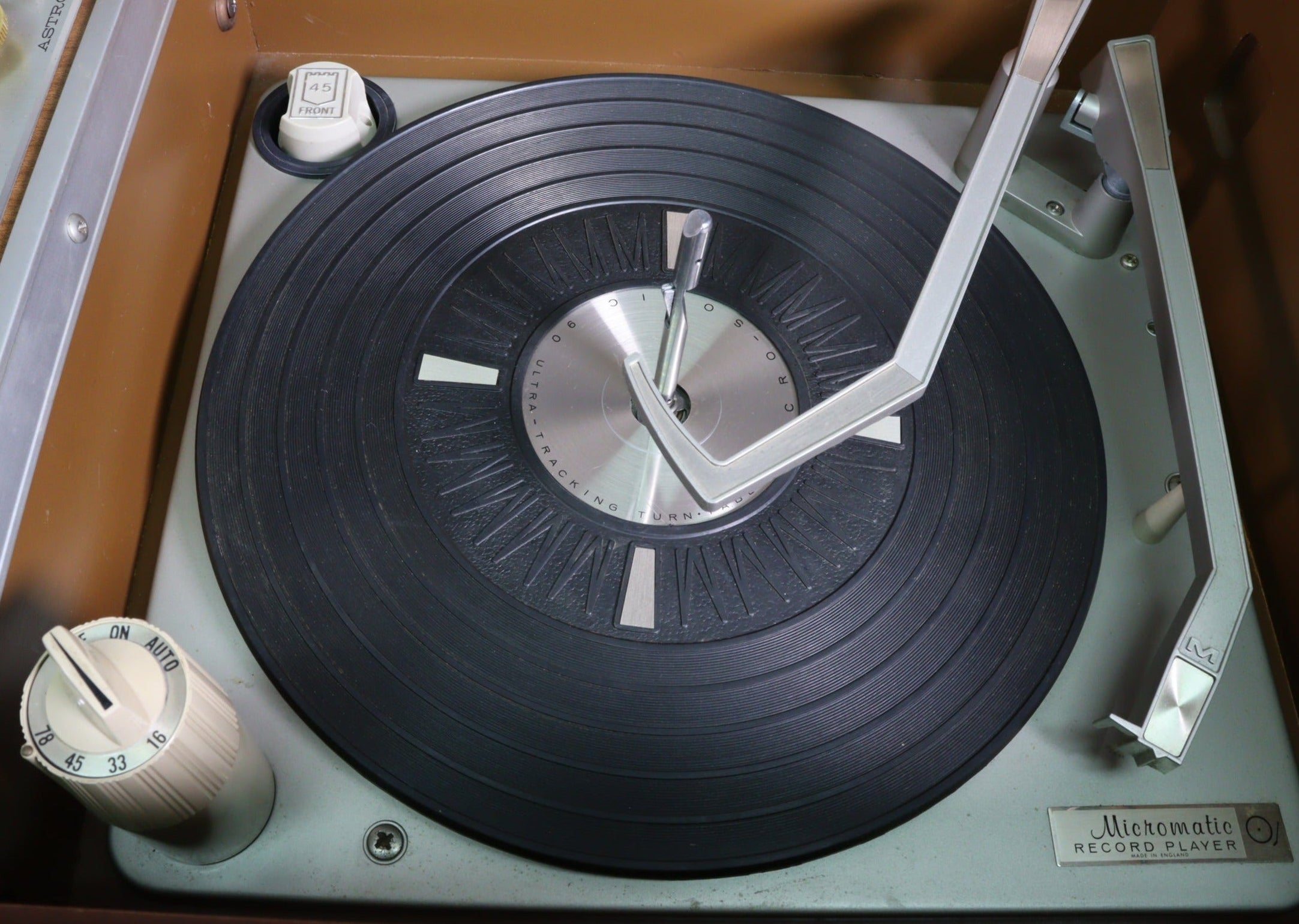 Magnavox Micromatic Stereo Console Record Player with FM/AM Radio, Aux ...