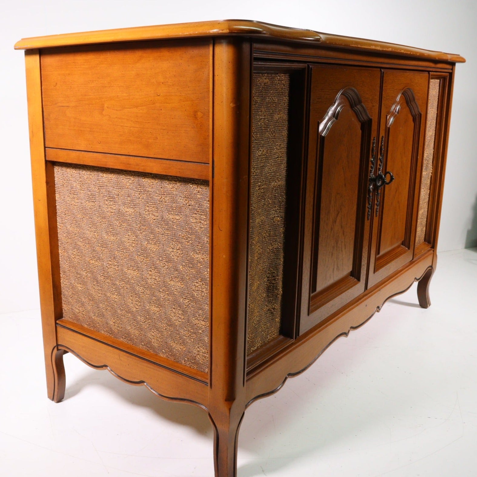 Magnavox Micromatic Stereo Console Record Player with FM/AM Radio, Aux ...