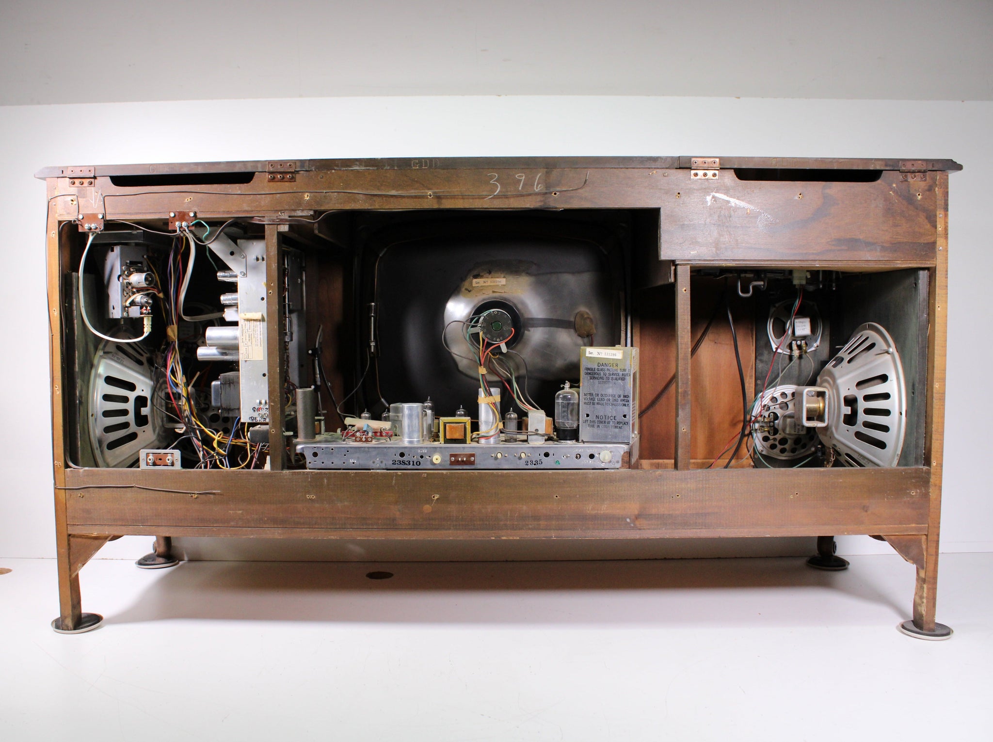 Montgomery Ward WG-5933A Vintage Tube TV Console Record Player Cabinet