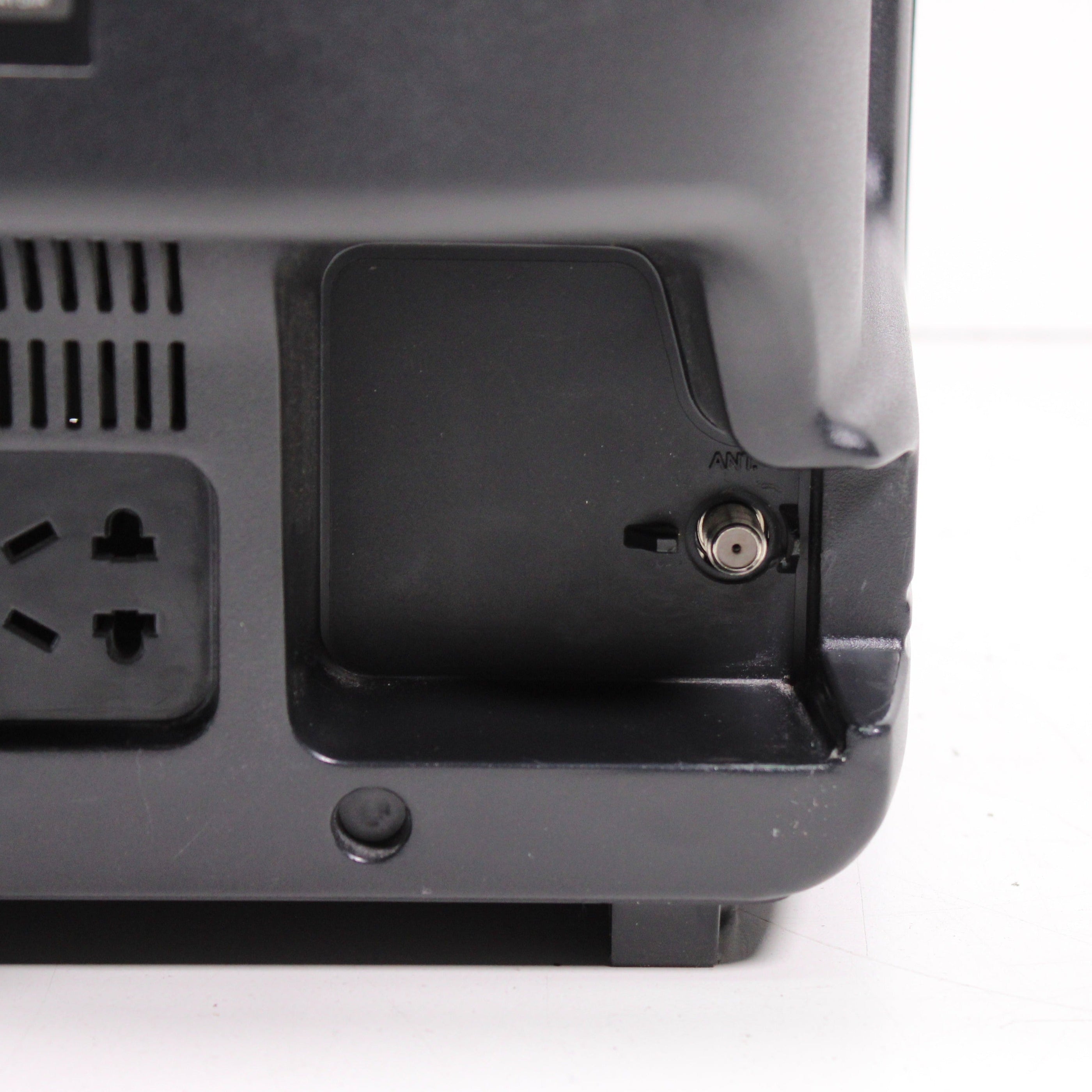 Symphonic SSC139V 13" CRT Television TV VCR Combo (EATS TAPES) — SpenCertified