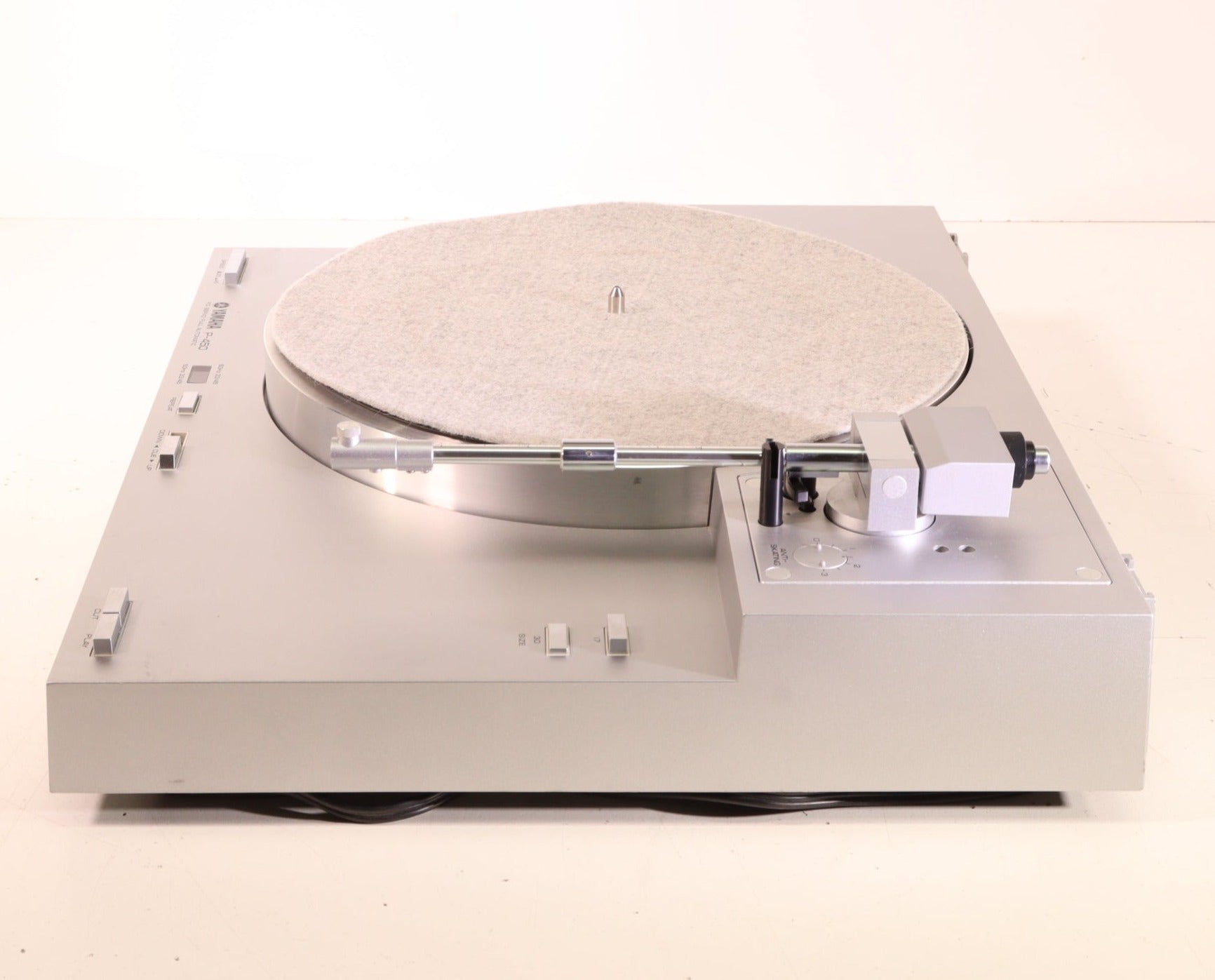 Yamaha P-450 FG Servo Fully Automatic Turntable