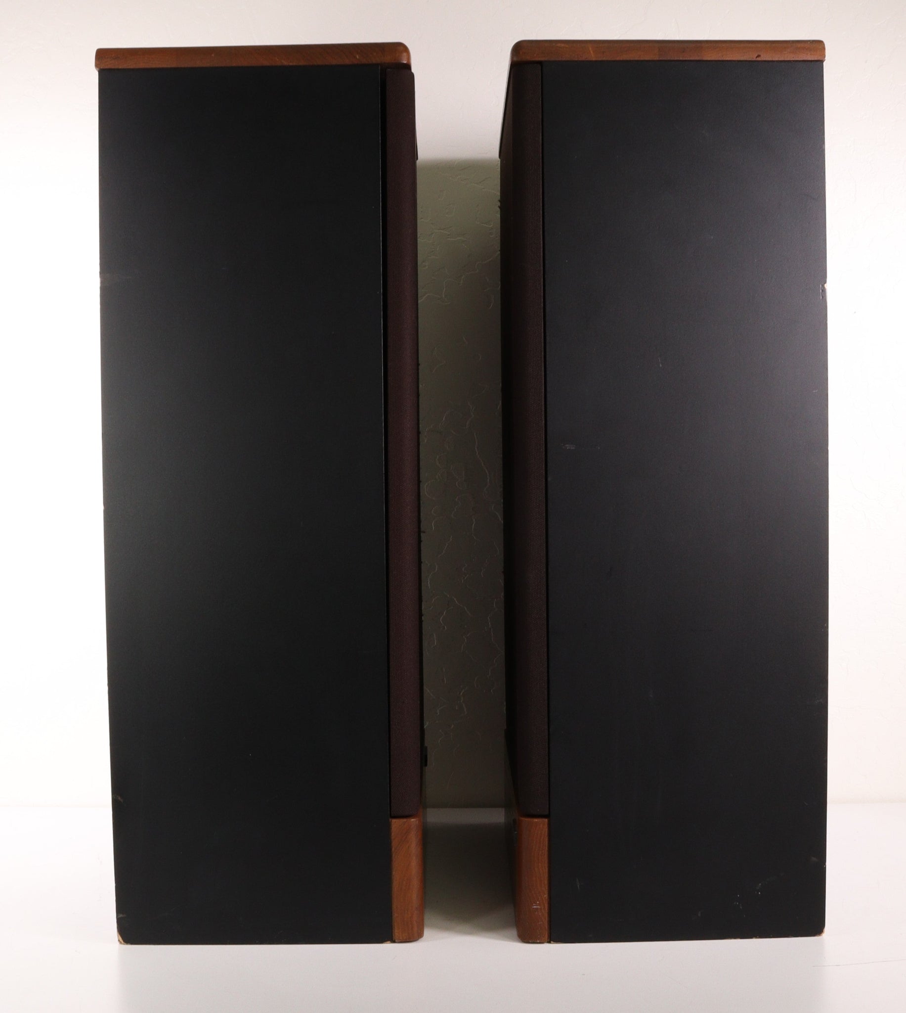 Advent Small Tower Speaker Pair Set 10 Inch Woofers