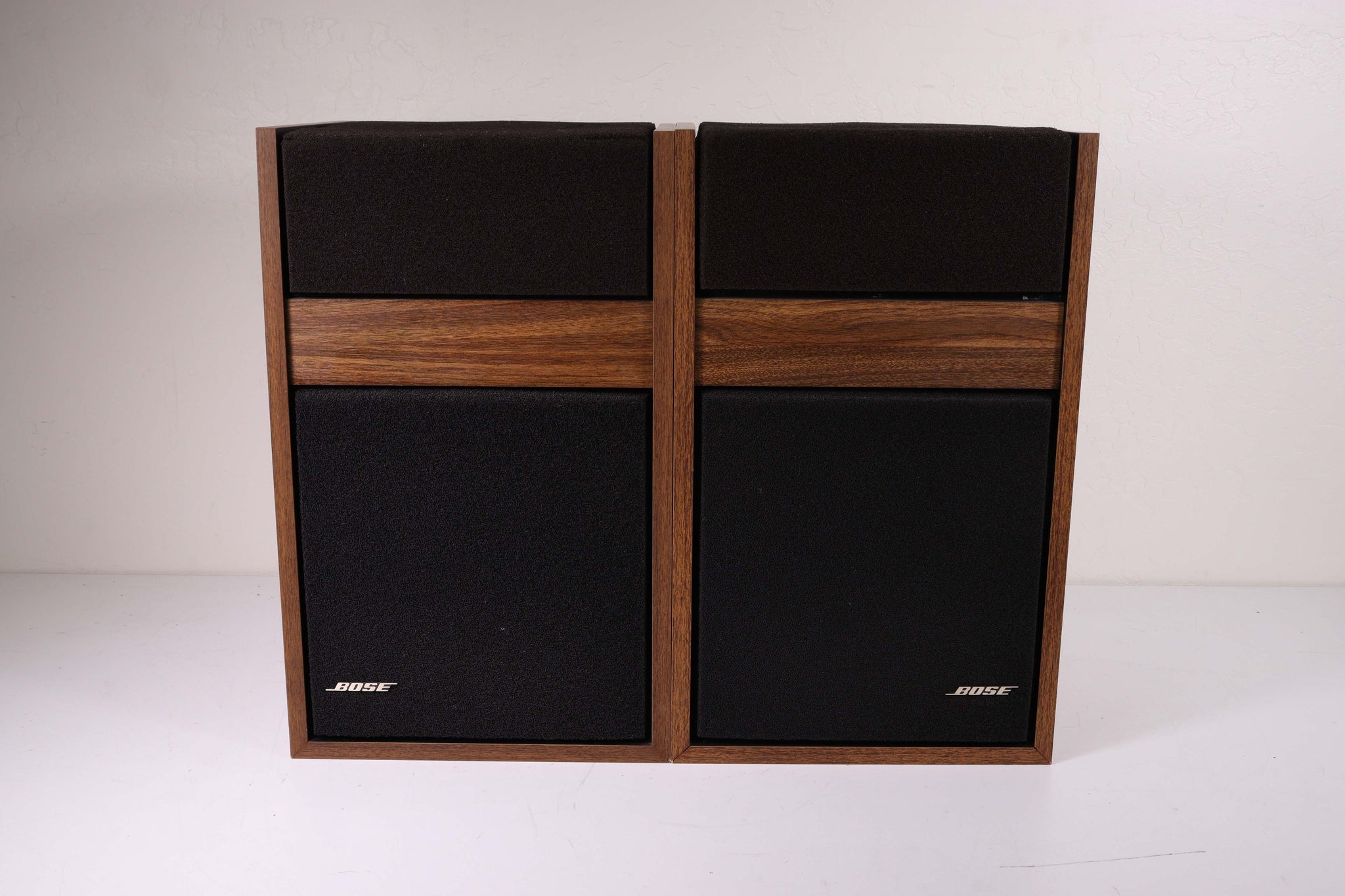 Bose 301 Direct Reflecting Small Bookshelf Speaker Pair