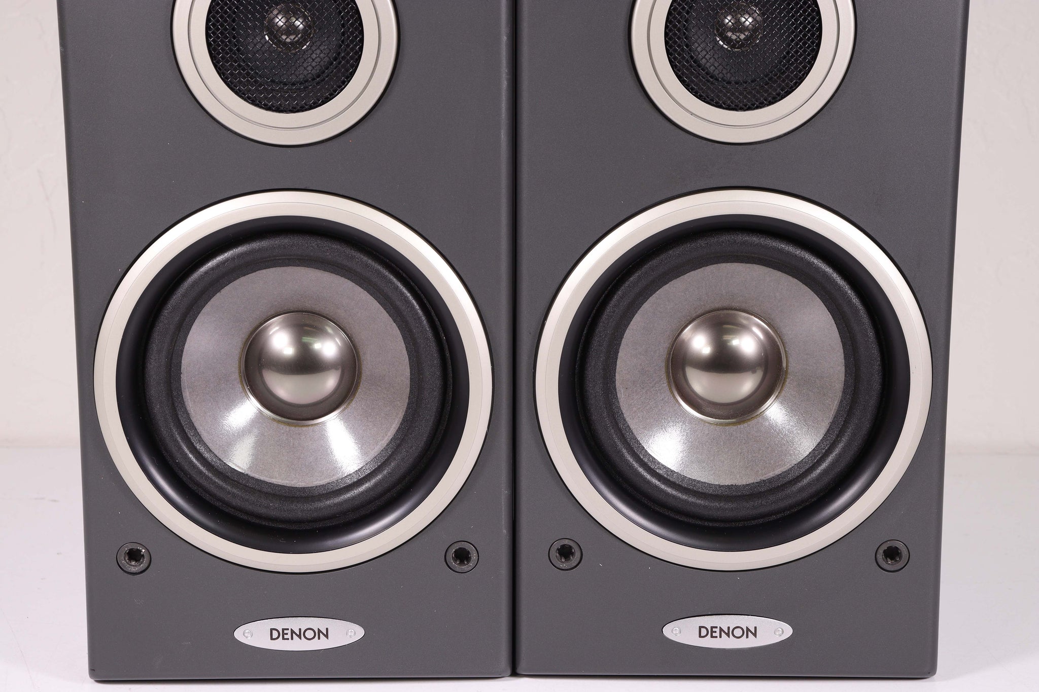 Denon USC-150 Small Bookshelf Speaker Pair Stereo Amazing Sound Qualit
