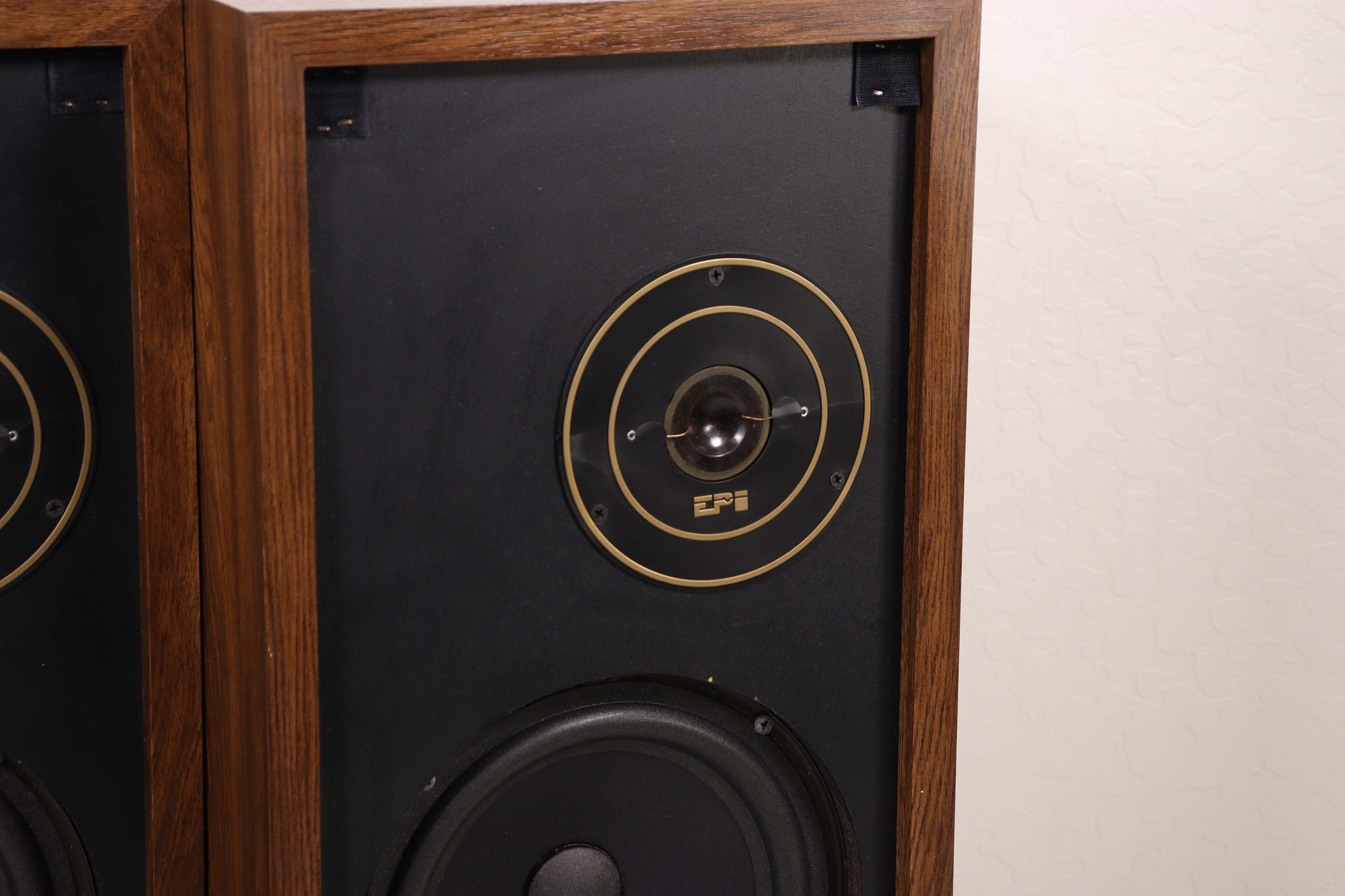 EPI 100V 2 Way Small Bookshelf Speaker Pair Dark Brown 8 Ohms 12-50 Wa