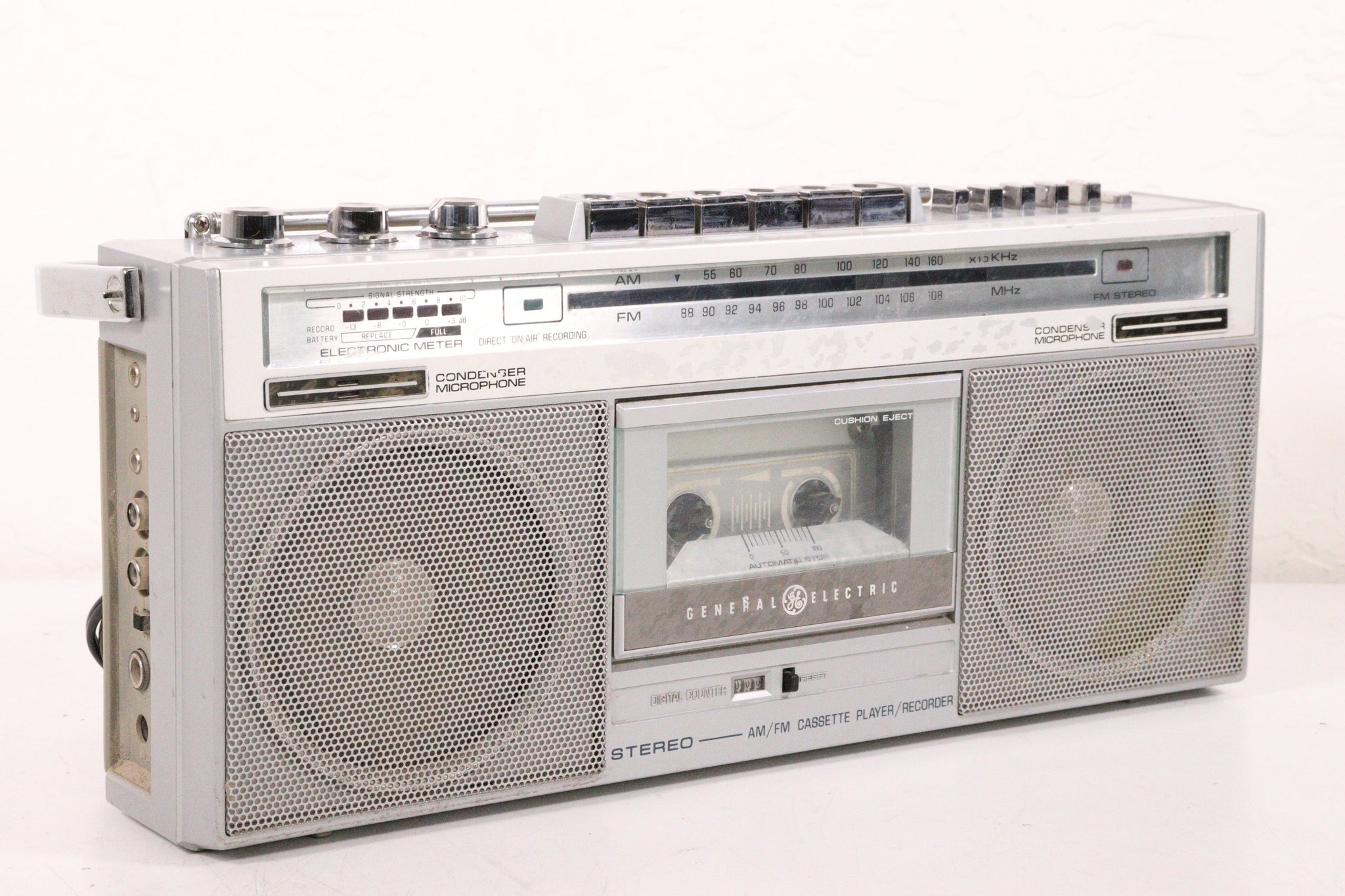 GE General Electric 3-5285A Portable Cassette Recorder AM/FM Radio