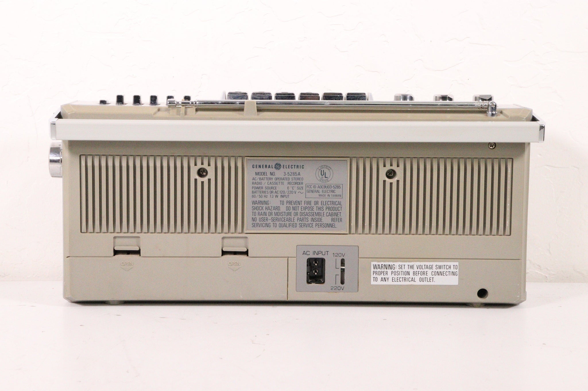 GE General Electric 3-5285A Portable Cassette Recorder AM/FM Radio