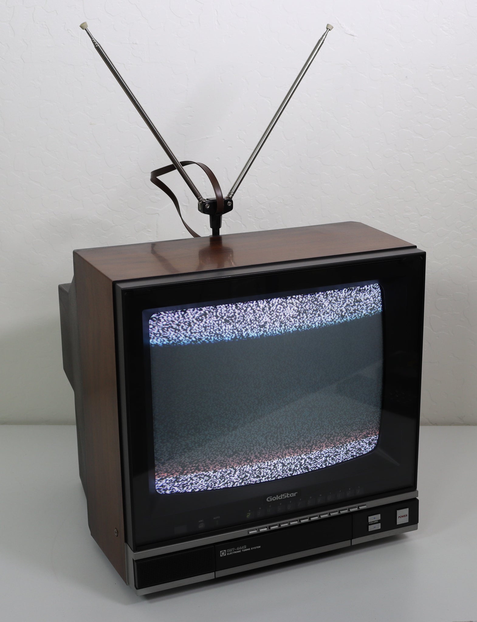 Goldstar Tube TV Television CMT-4442 Vintage Made in Korea Year 1987