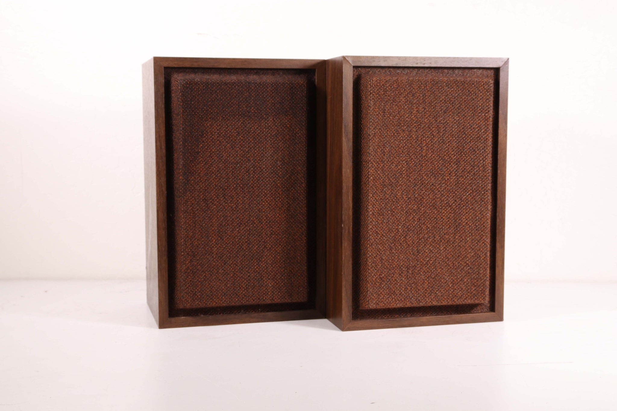 Interaudio Speakers Model IA-1000 1000 Bookshelf Pair 4 Ohms 25 Watts