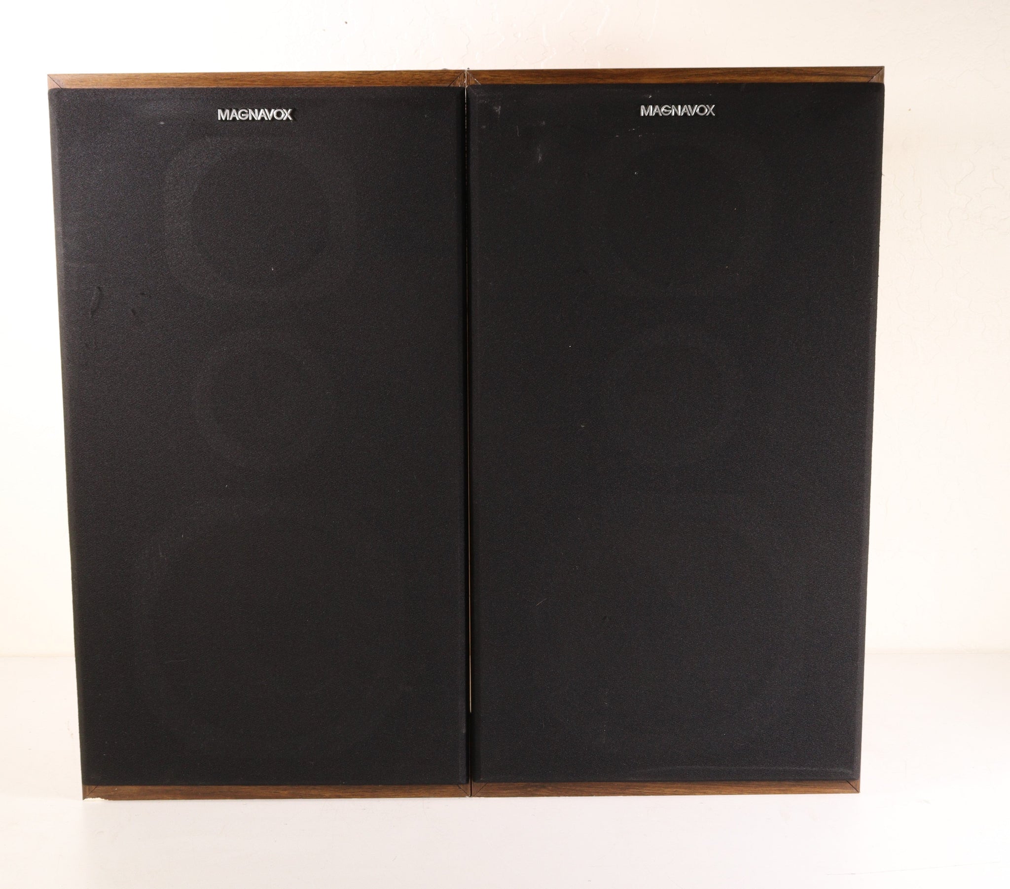 Magnavox Bookshelf Speaker Pair Large Brown