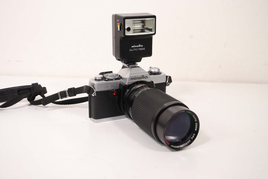 Minolta XG1 Vintage Film Camera Set With Case Flash and Zoom Lens