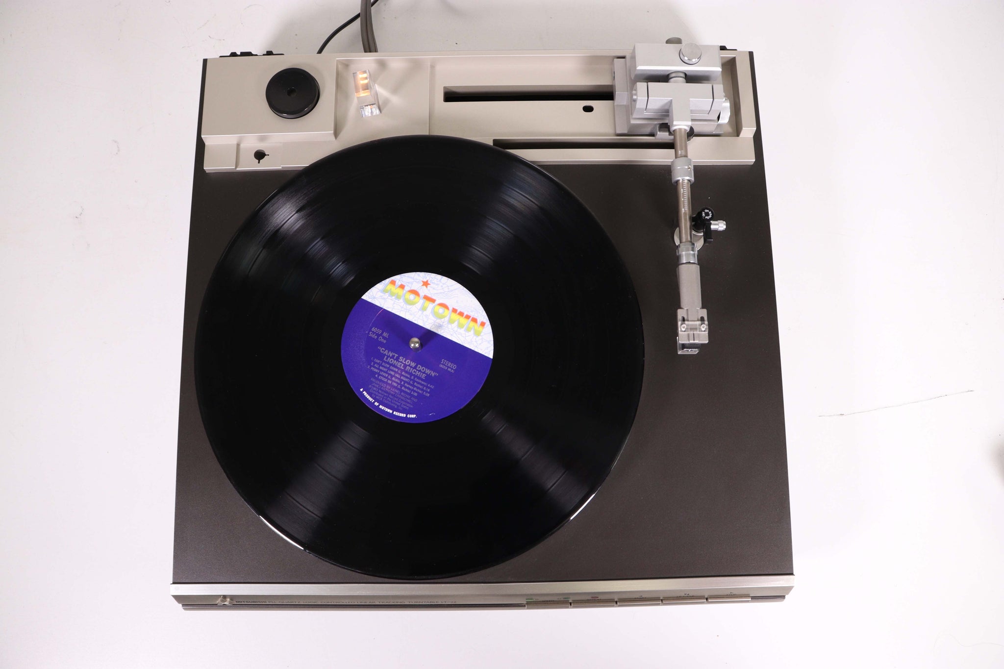 Mitsubishi LT-22 PLL Quartz Logic Controlled Linear Tracking Turntable