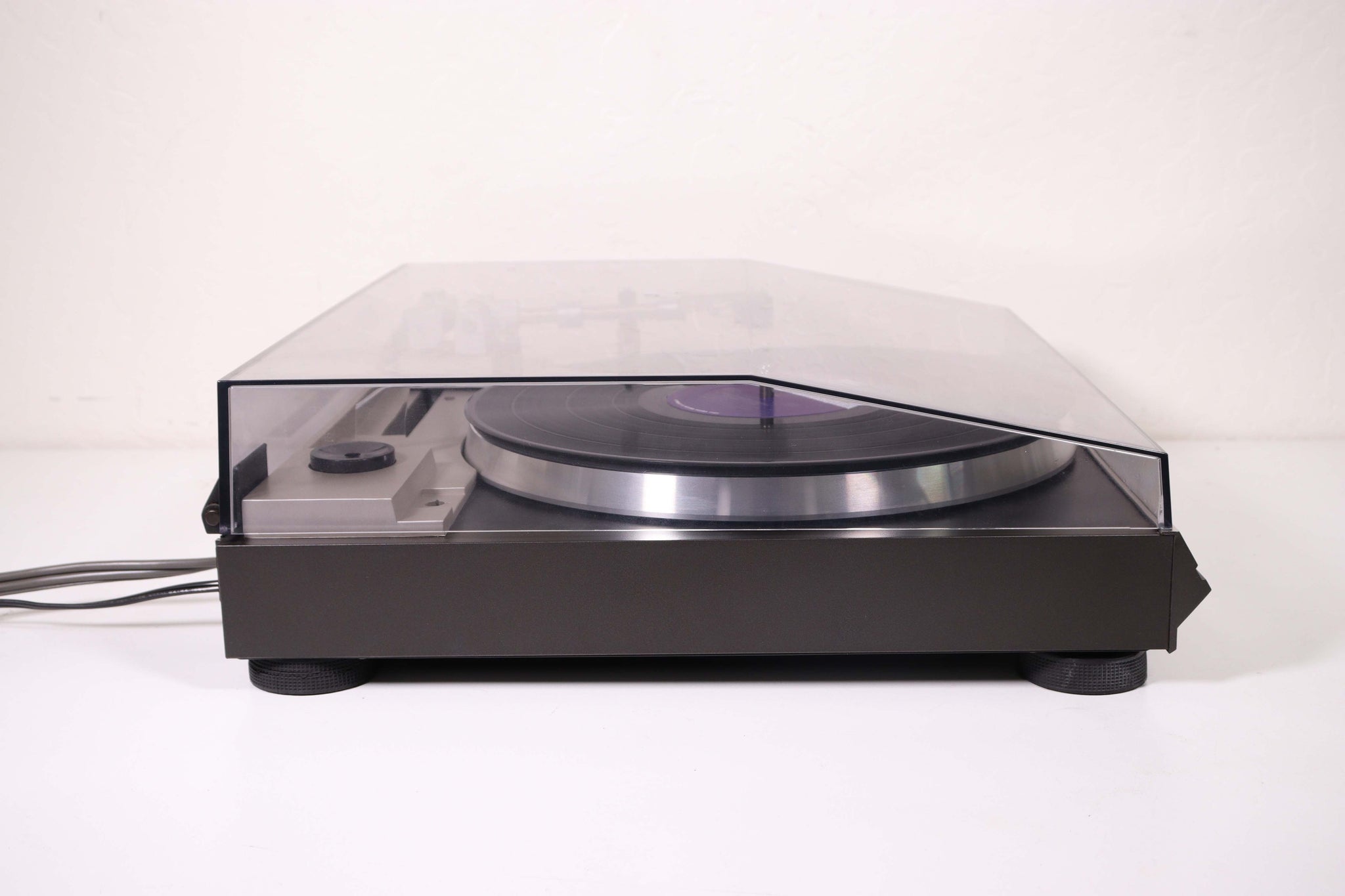 Mitsubishi LT-22 PLL Quartz Logic Controlled Linear Tracking Turntable