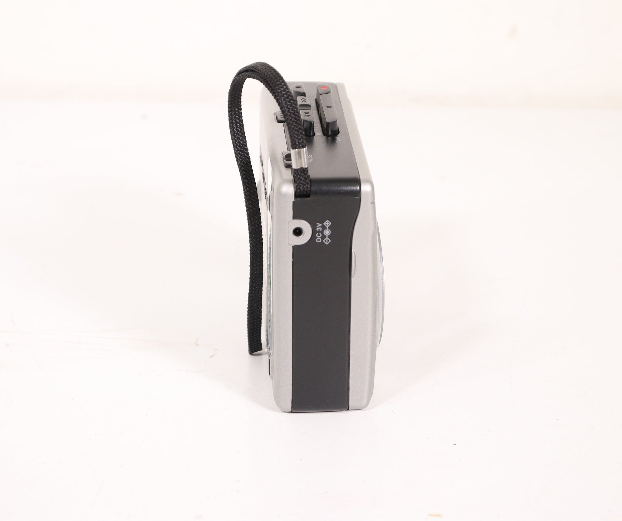 RadioShack CTR-122 Portable Cassette Player and Recorder w/ Built-in M