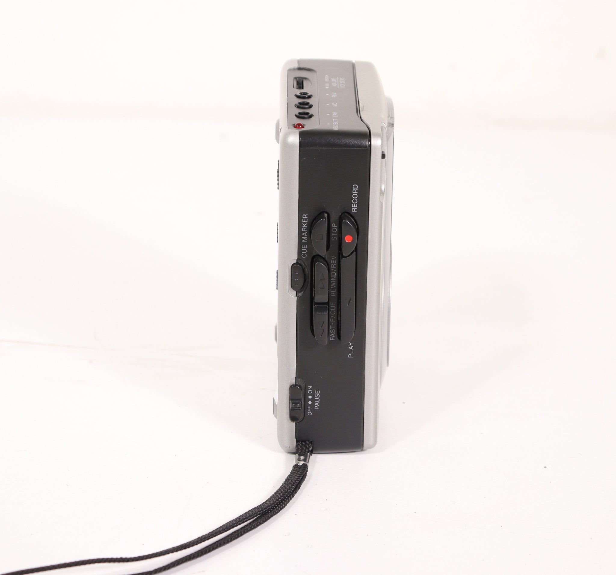 RadioShack CTR-122 Portable Cassette Player and Recorder w/ Built-in M