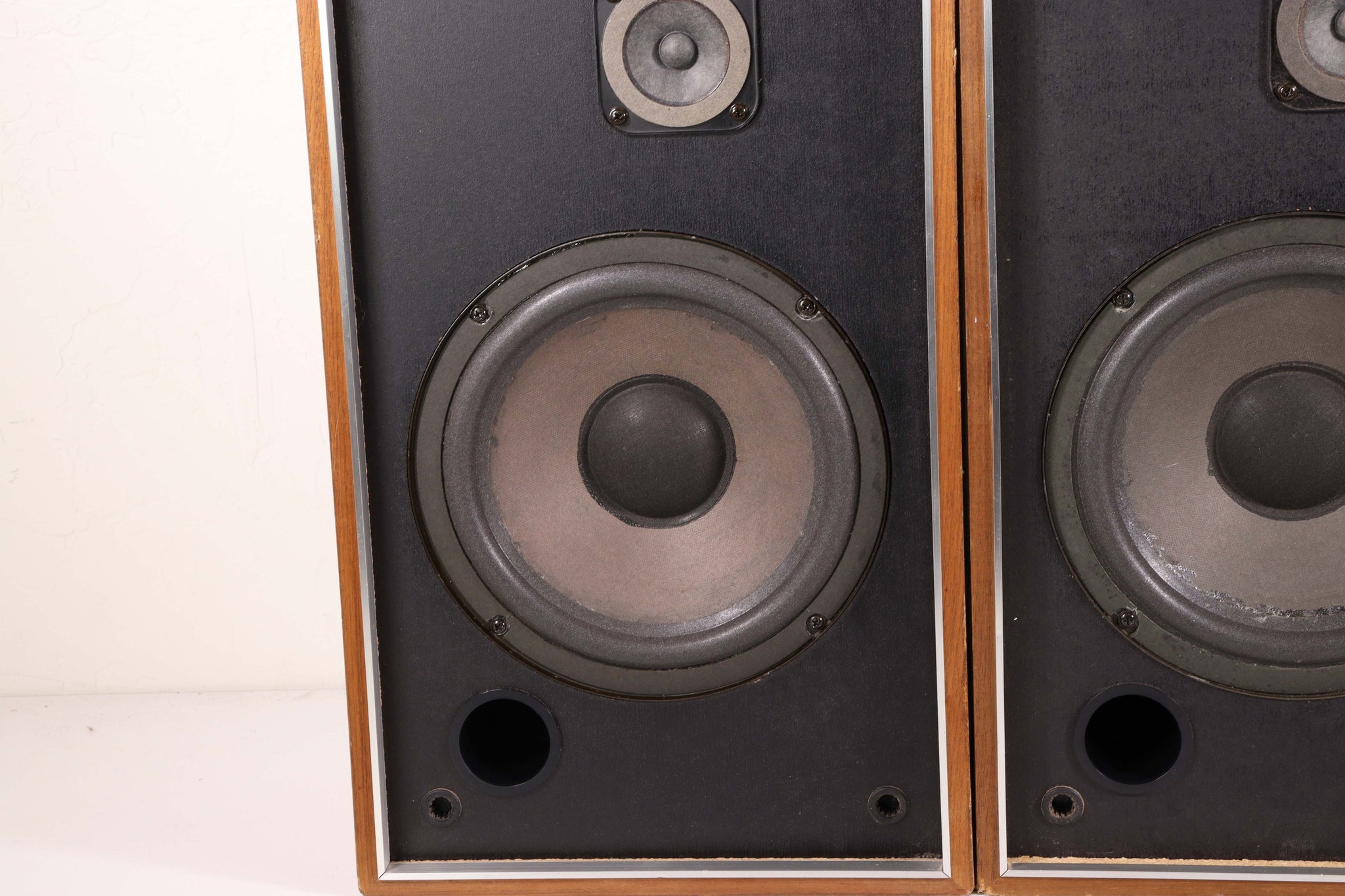 Realistic NOVA-15 Small Bookshelf Speaker Pair Vintage Wooden