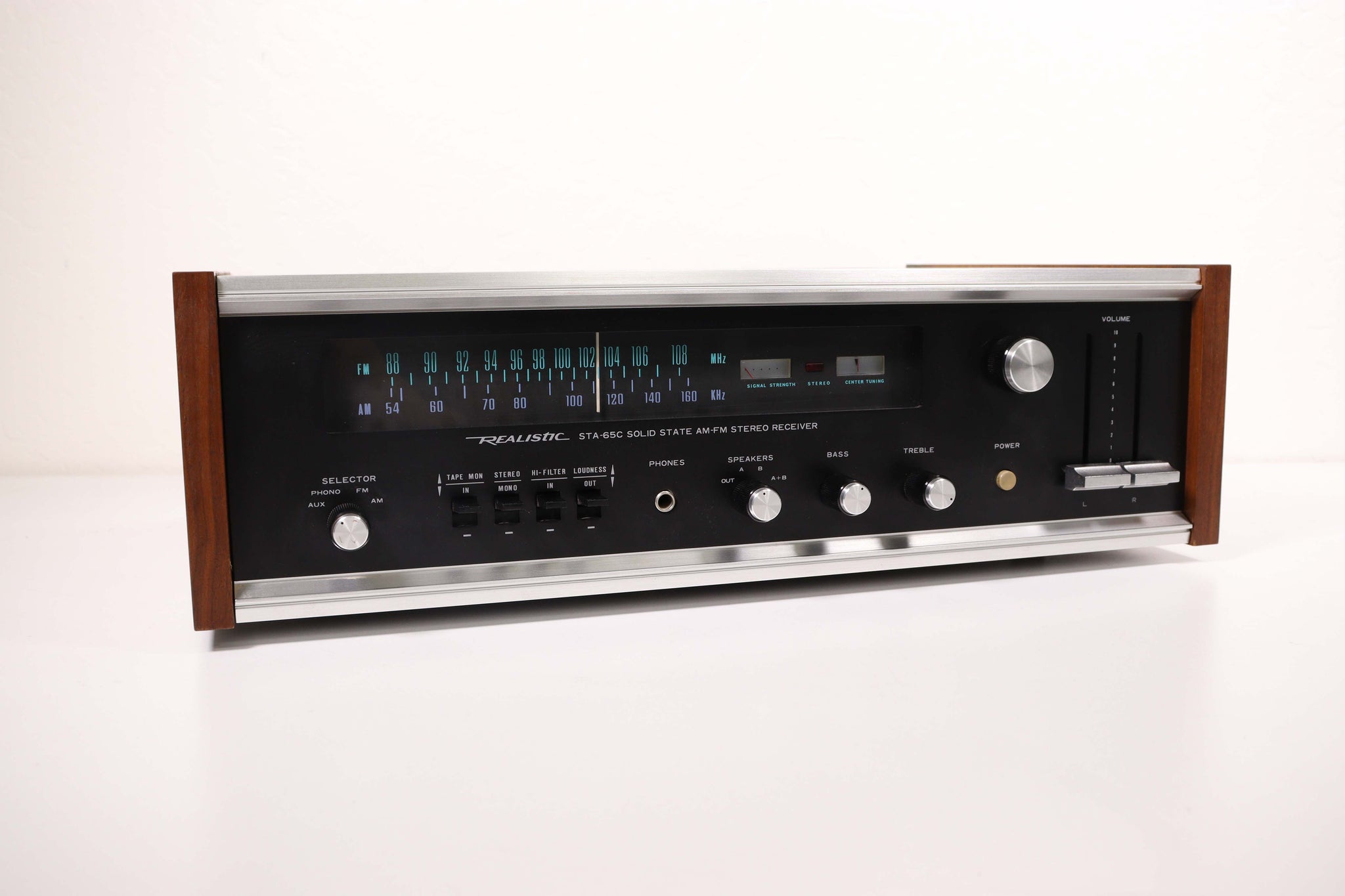 Realistic STA-65C Solid State AM-FM Stereo Receiver Wood Case and Side