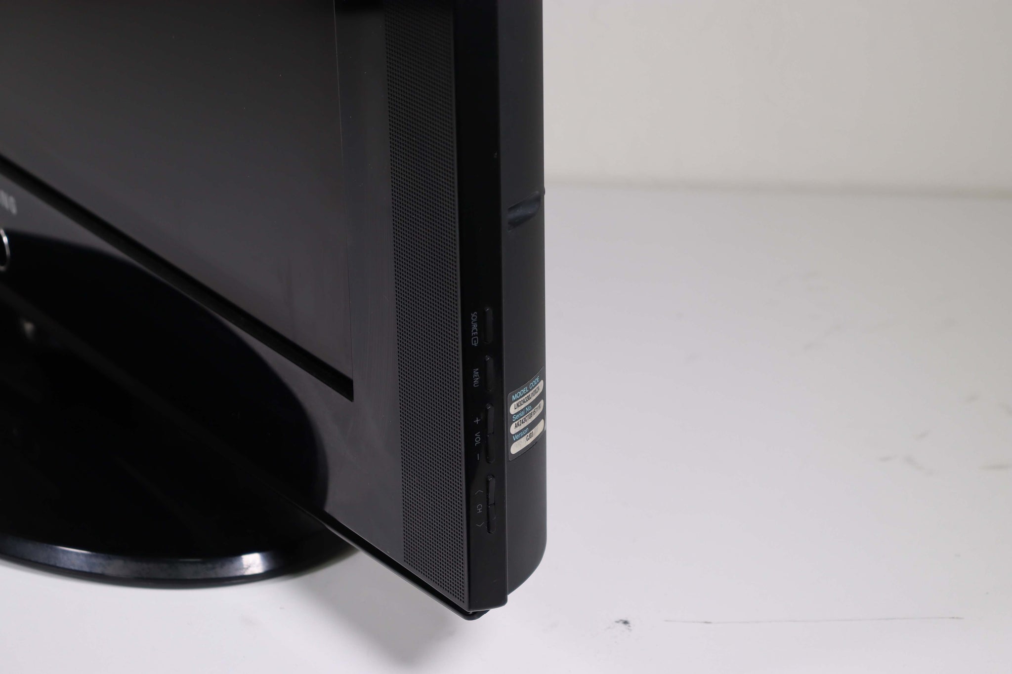 Samsung LN32A330J1D 32 Inch Flat Screen TV Television