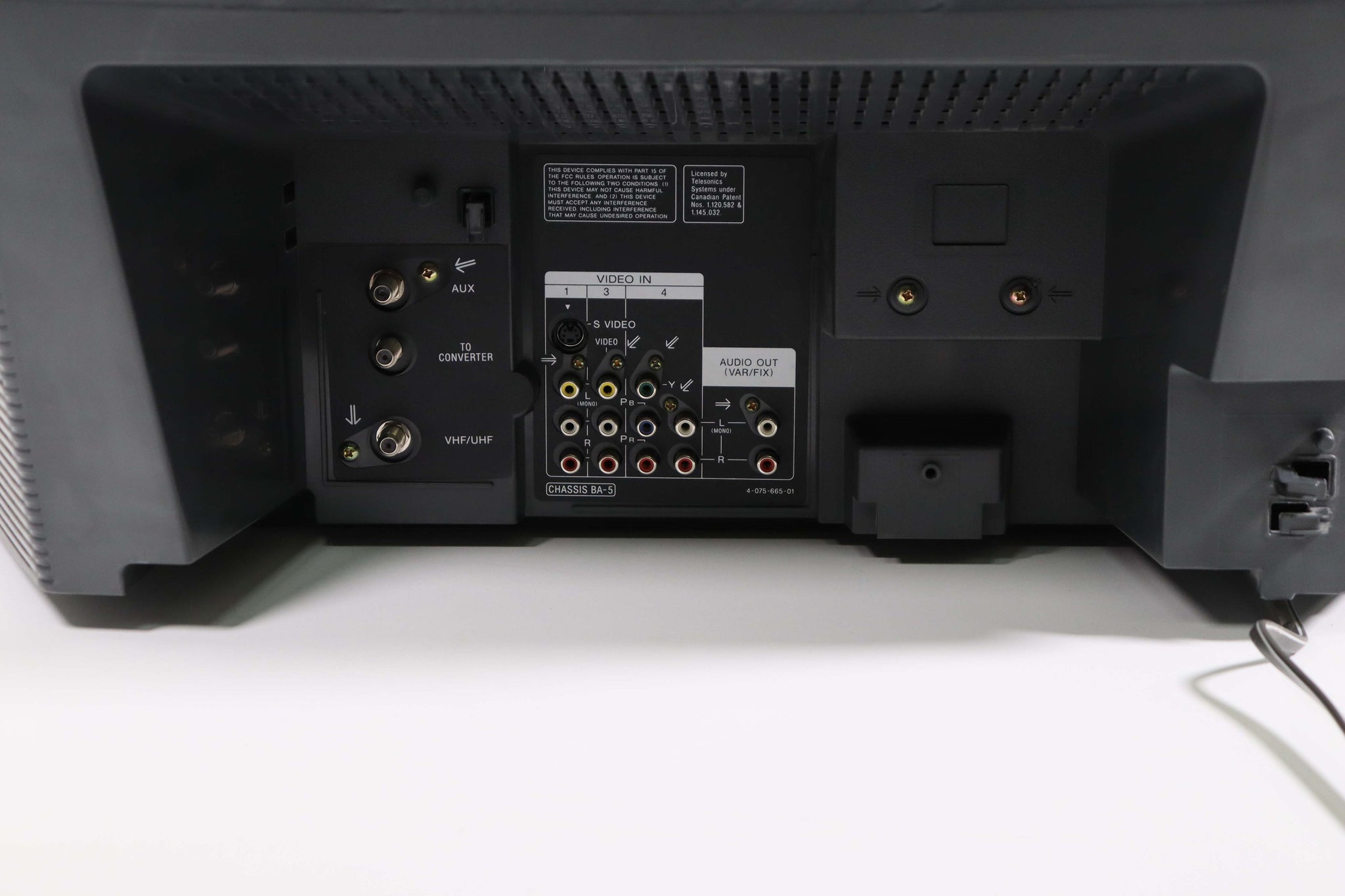 Sony Trinitron KV-32FS17 Color TV 32 Inch Big Screen Tube CRT Televisi